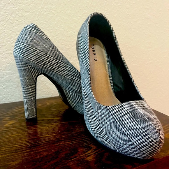 torrid | Shoes | New Torrid Black And White Platform Chunky Heels ...